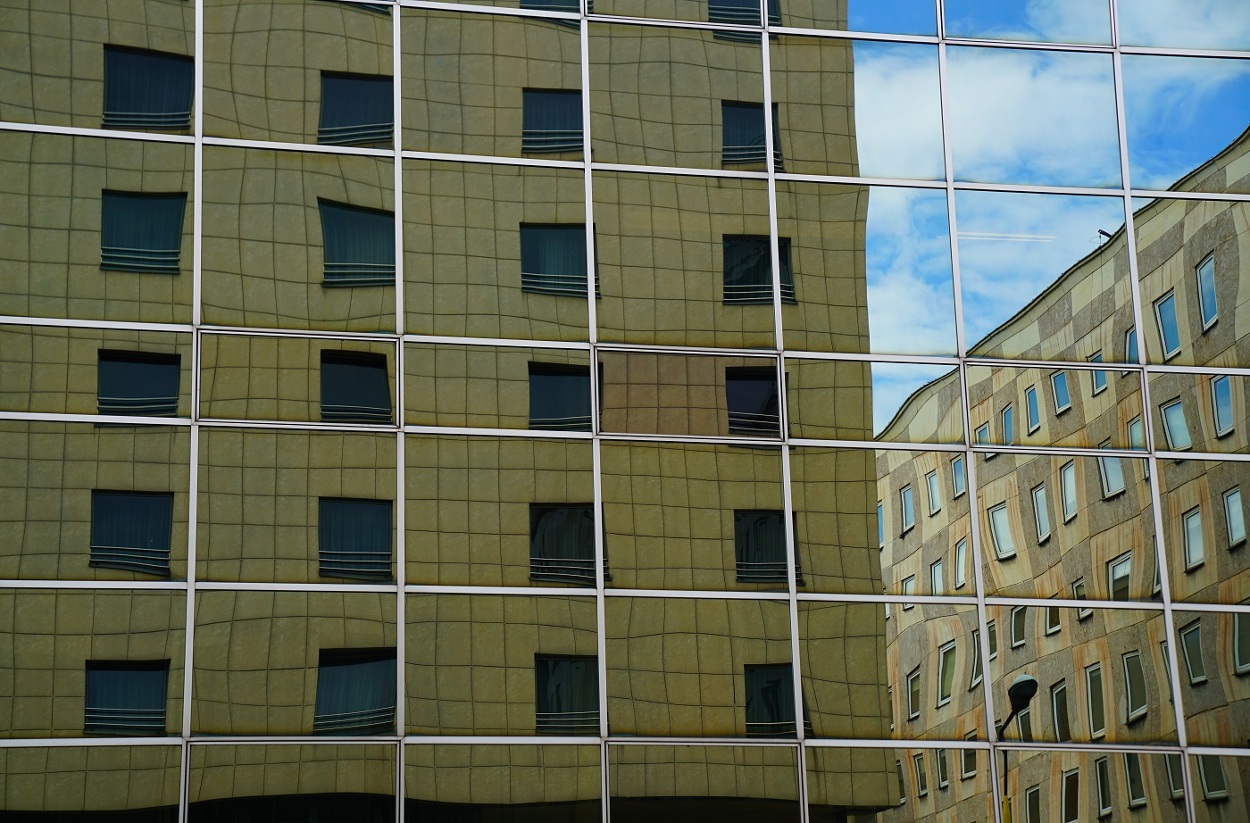 FRAMING THE WORLD - Kinga Owczennikow