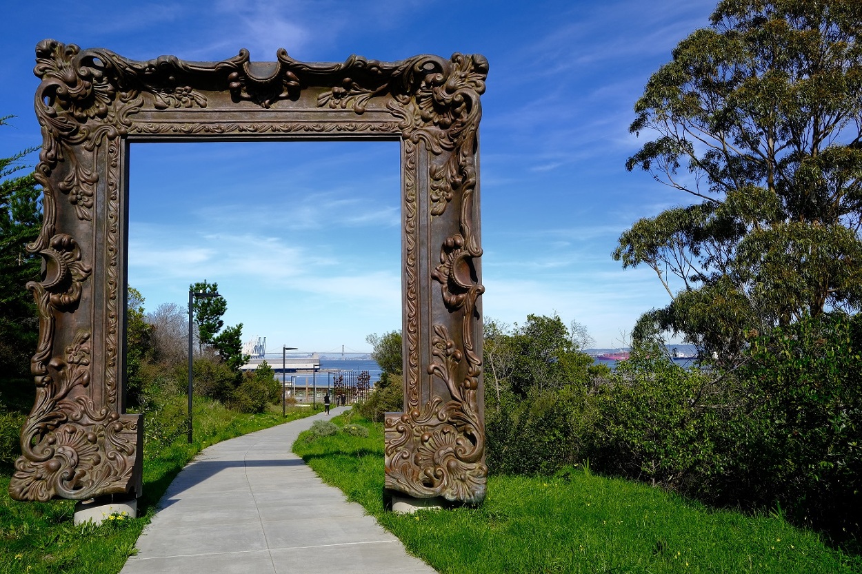 FRAMING THE WORLD - Kinga Owczennikow