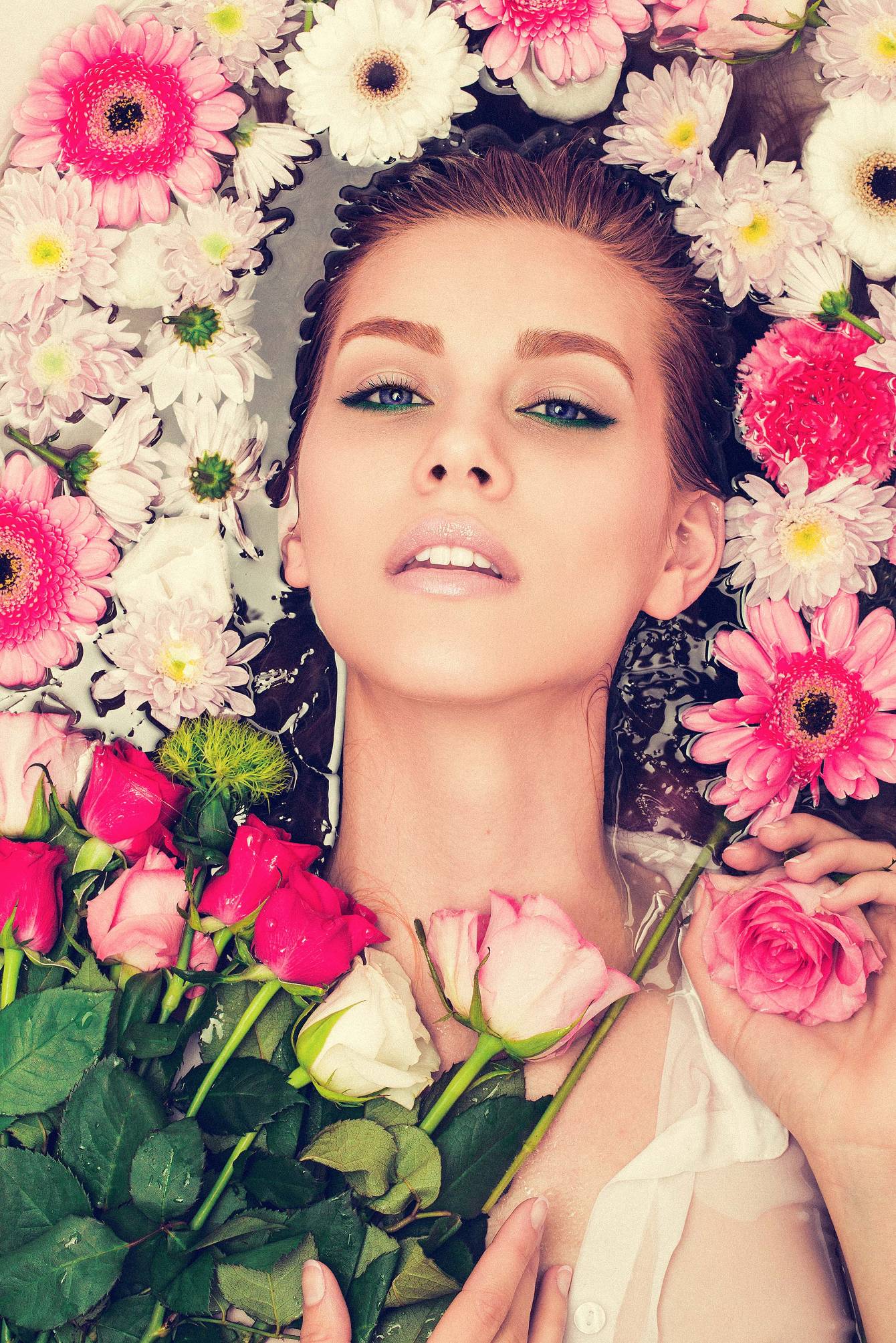 OOB MAGAZINE / DROWNING IN FLOWERS - Stéphane Spatafora
