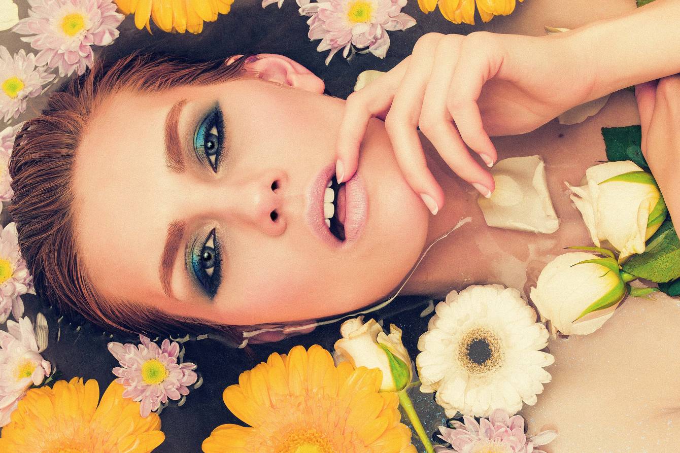 OOB MAGAZINE / DROWNING IN FLOWERS - Stéphane Spatafora