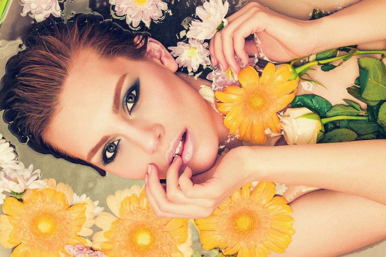 OOB MAGAZINE / DROWNING IN FLOWERS - Stéphane Spatafora