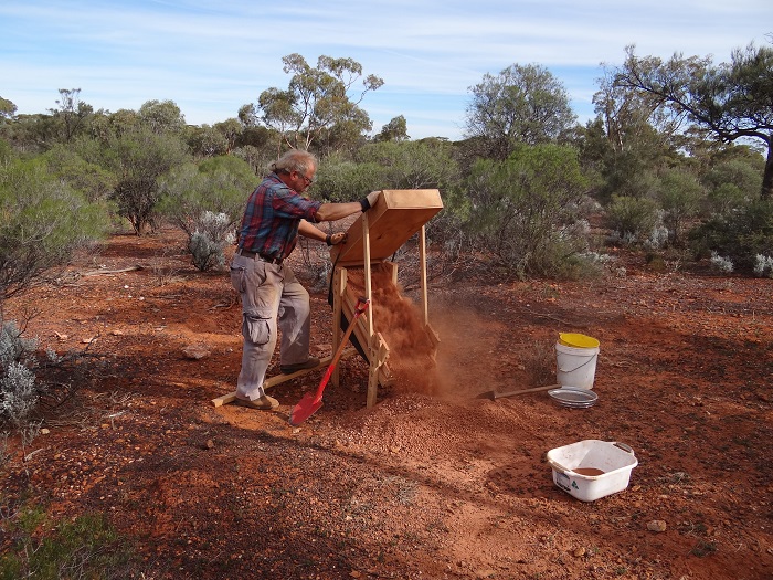 prospecting for gold in Australia - Martin Zaugg