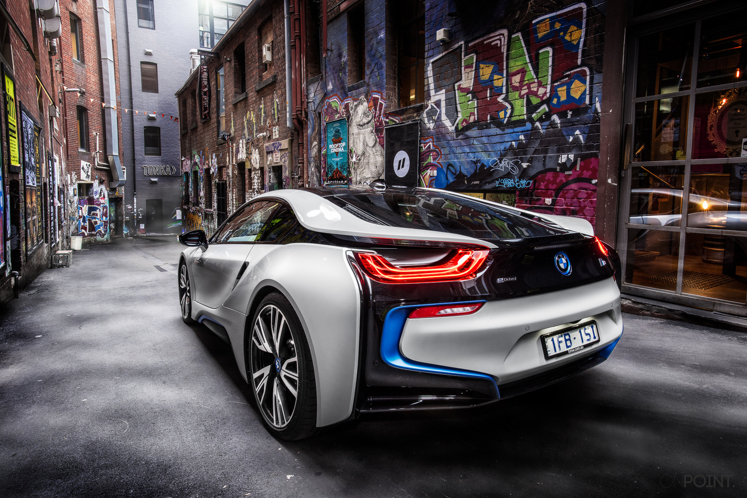 2016 BMW i8 - onpoint