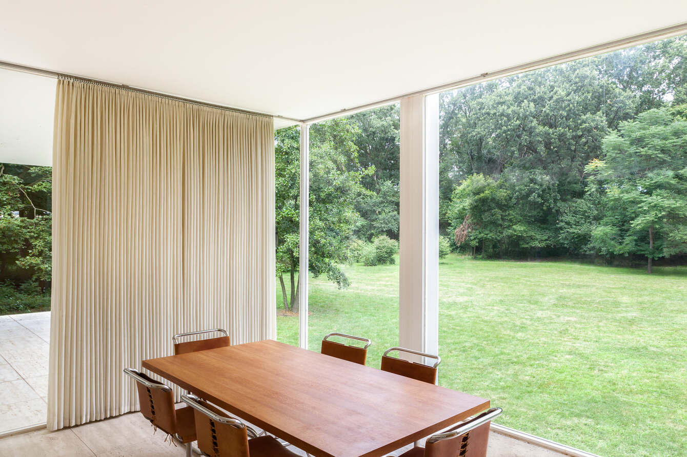 Mies Van Der Rohe Farnsworth House Interior