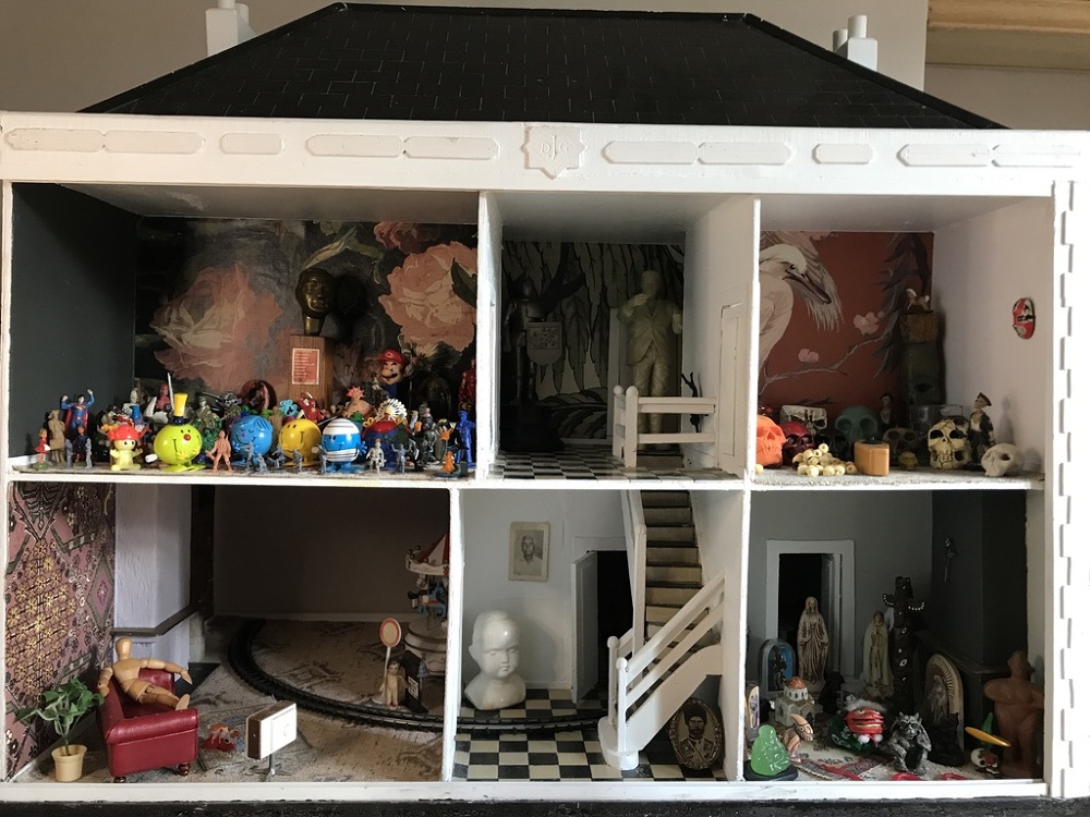 Small House Gallery - Eldi Dundee, Visual & Performing Artist ...