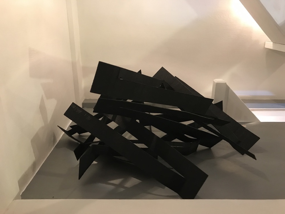 Small House Gallery - Eldi Dundee, Visual & Performing Artist ...