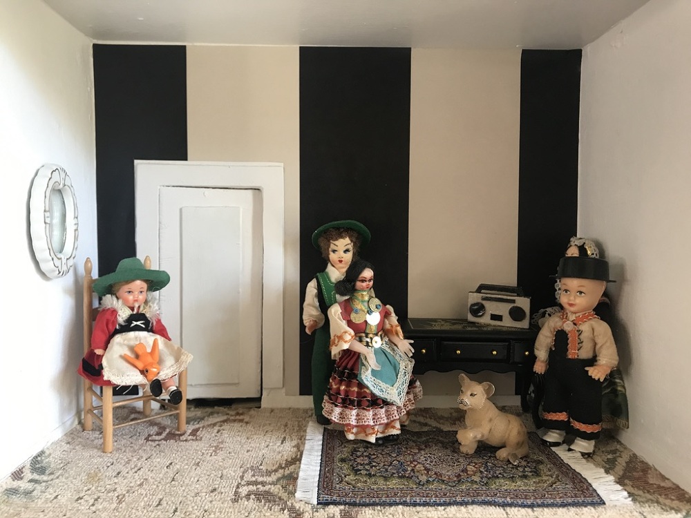 Small House Gallery - Eldi Dundee, Visual & Performing Artist ...