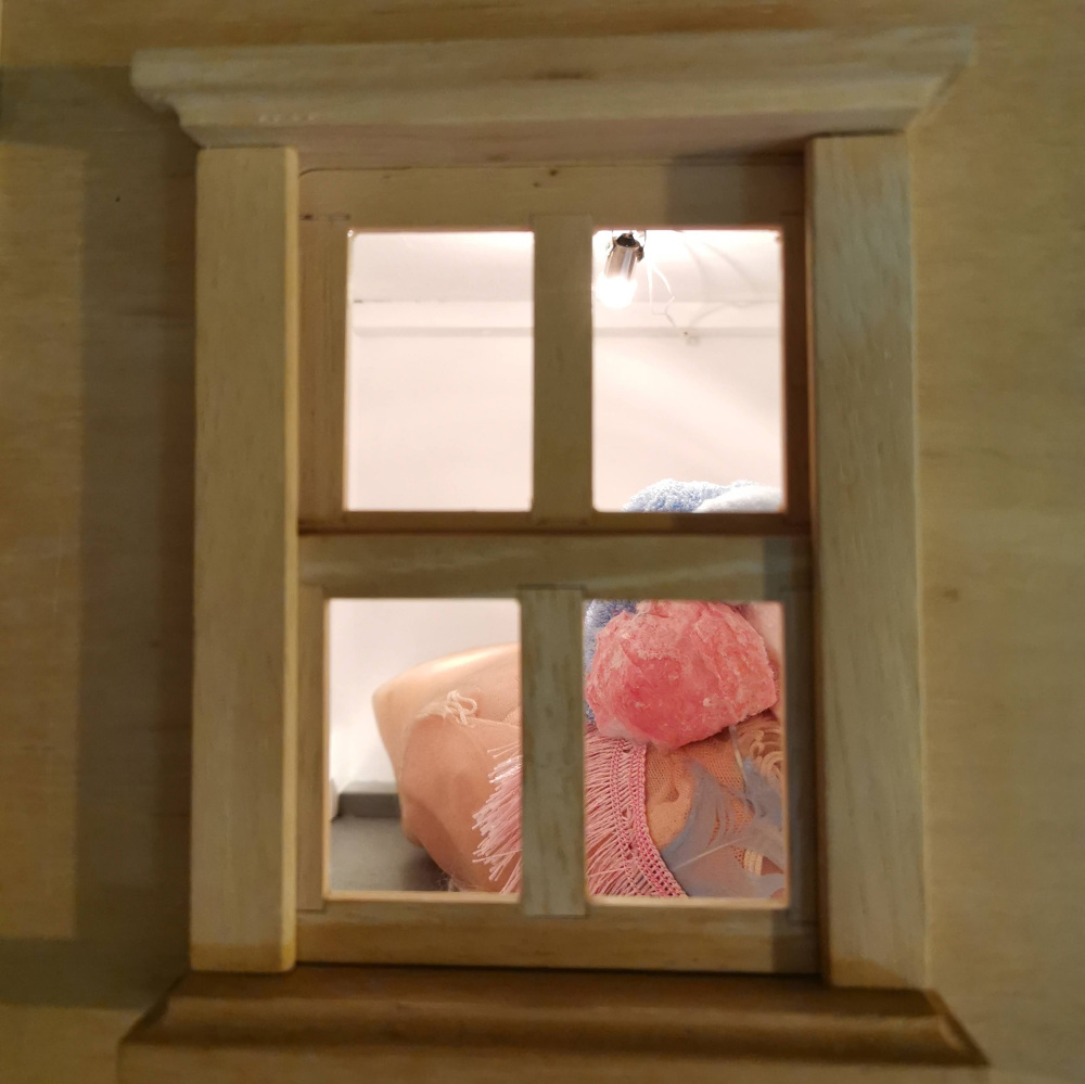 Small House Gallery - Eldi Dundee, Visual & Performing Artist ...