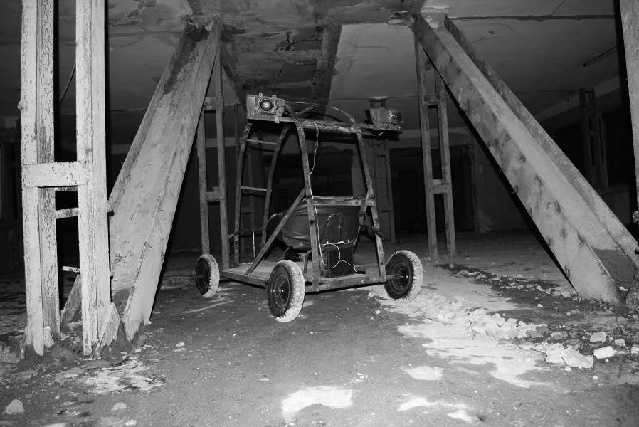 2010_Exploring dead buildings - Didier Fiuza Faustino