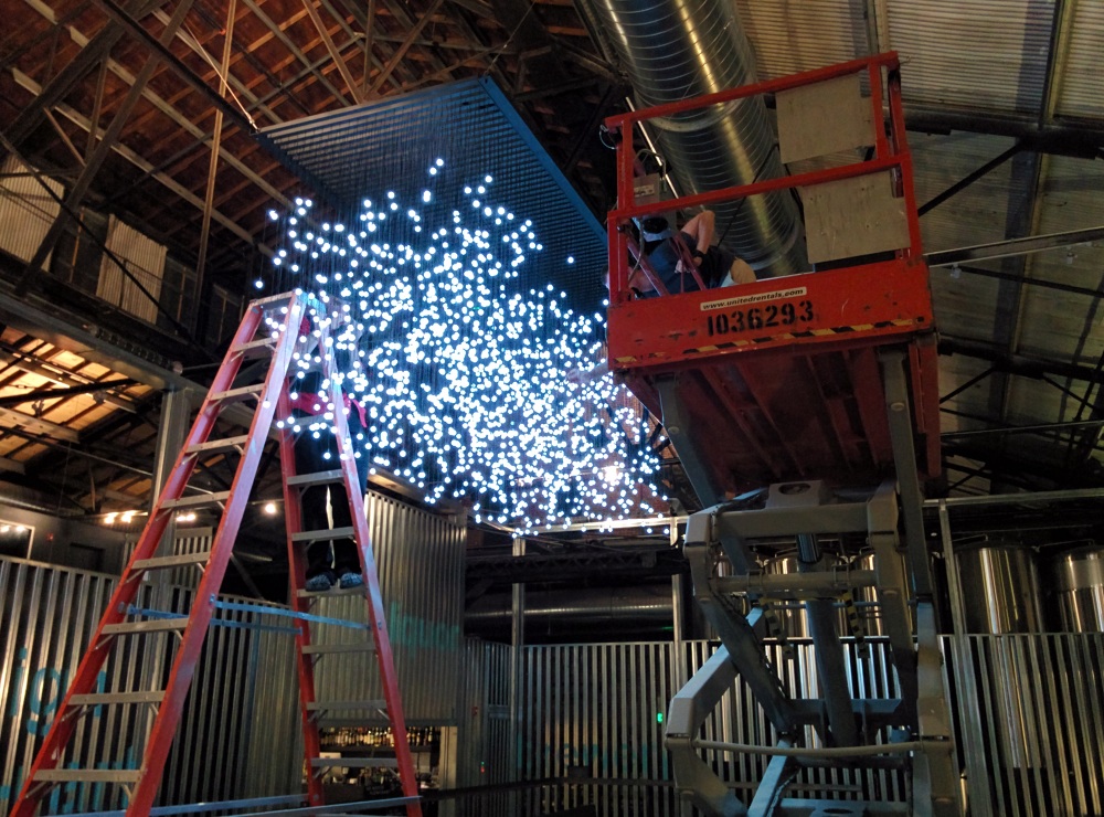 Active : Animated Volumetric Light Sculpture - touchtech.io