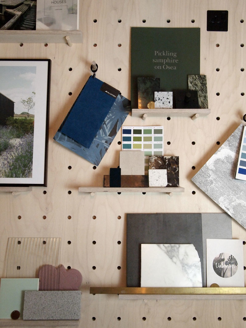 UNDERCOVER ARCHITECTURE - Jennifer Dyne