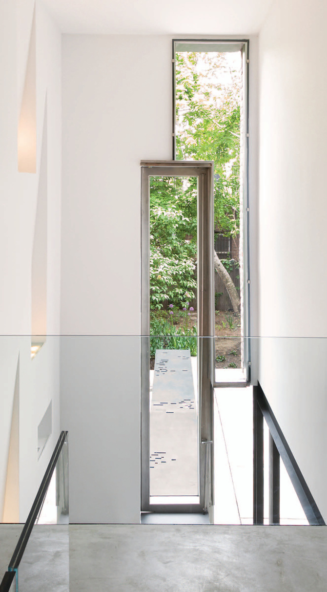 Operable Boundary Townhouse/Garden - Dean/Wolf Architects