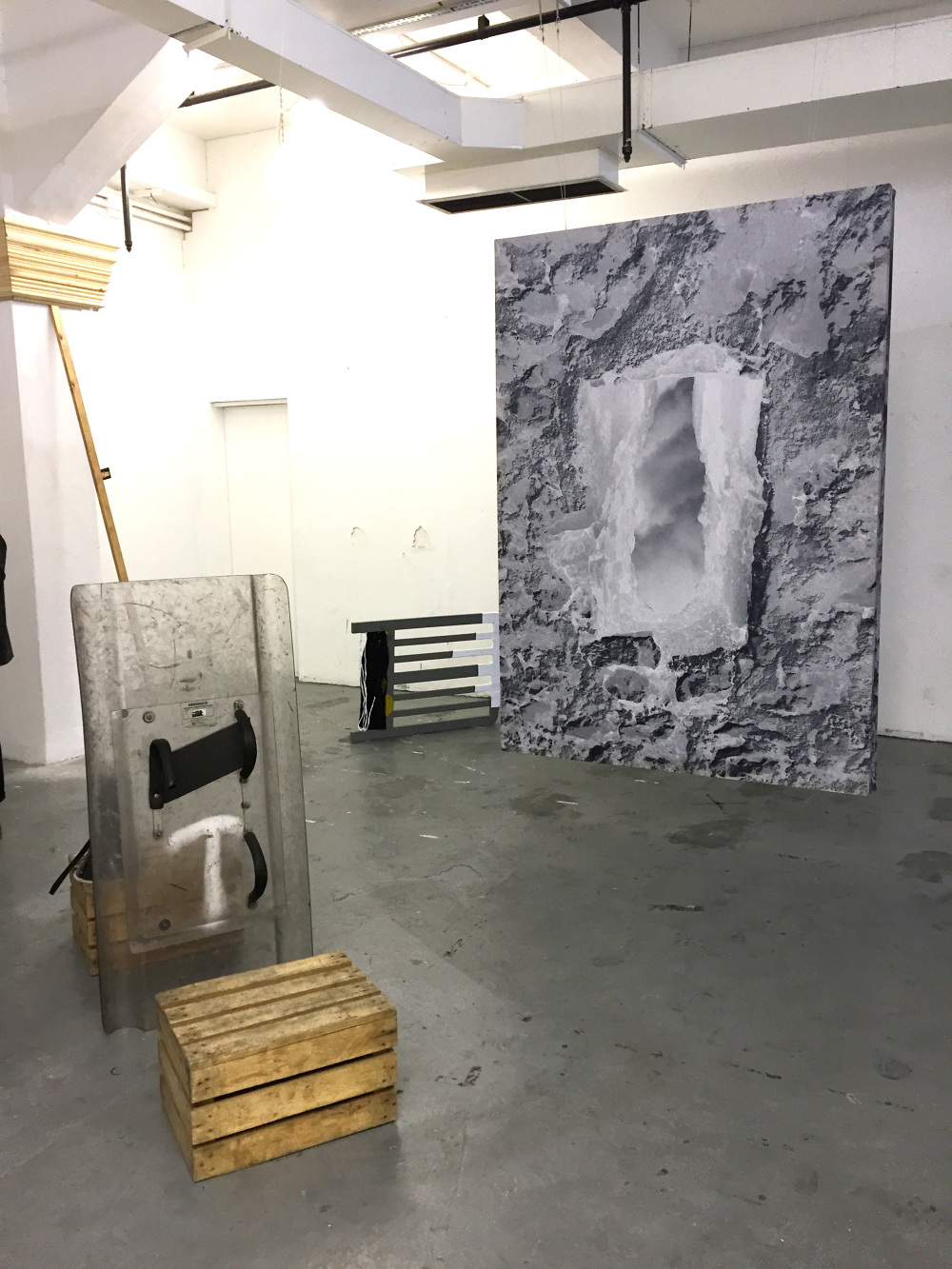 Frameless/ Beyond Wall - Hyun Ah Kwon