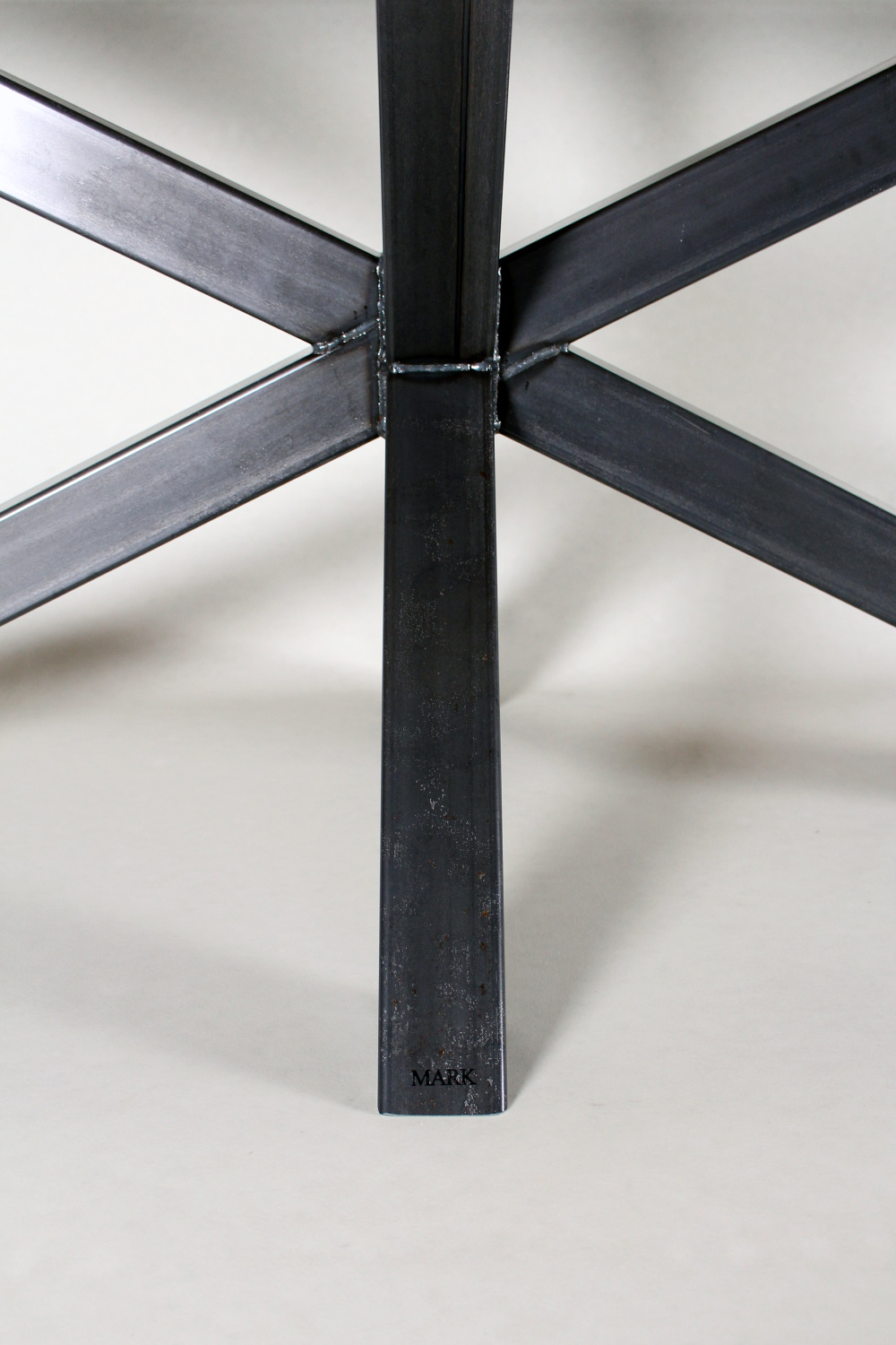 Double cross Table - markvrinzen