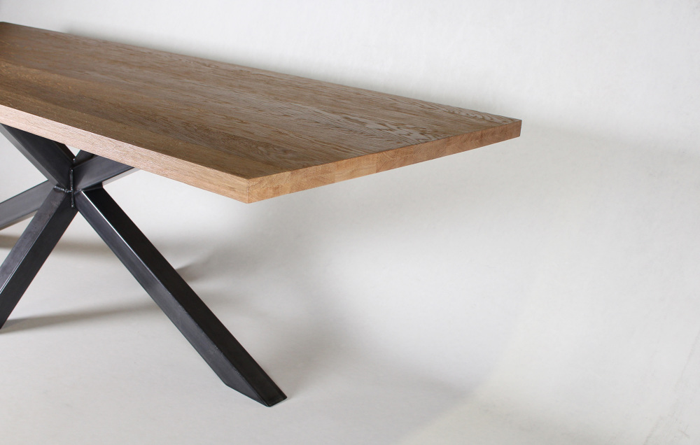 Double cross Table - markvrinzen