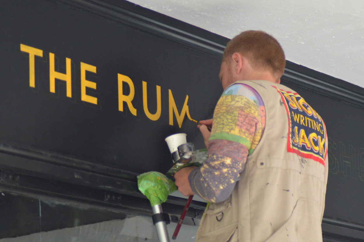 The Rum & Crab Shack Exeter - www.signwritingjack.com