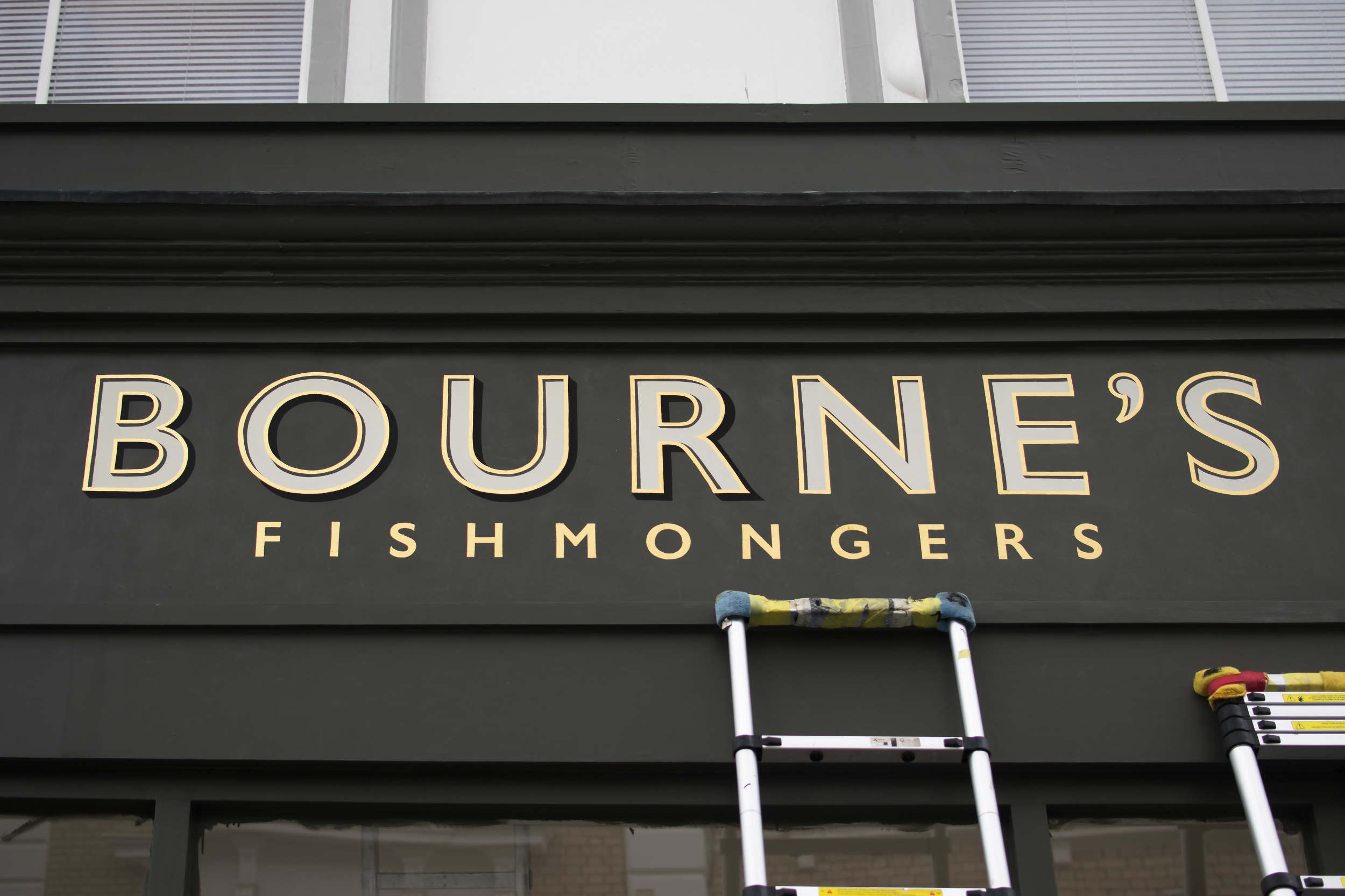 Bourne's Fishmongers - www.signwritingjack.com
