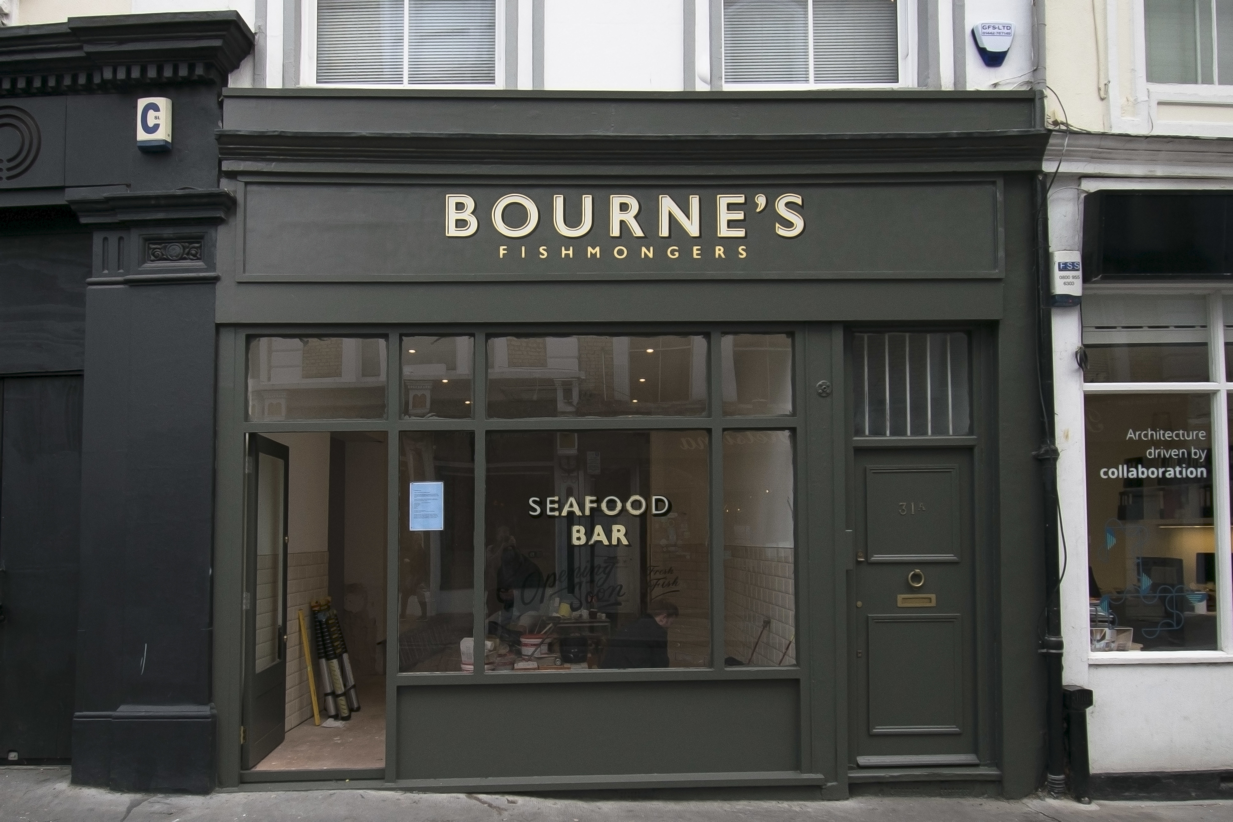 Bourne's Fishmongers - www.signwritingjack.com