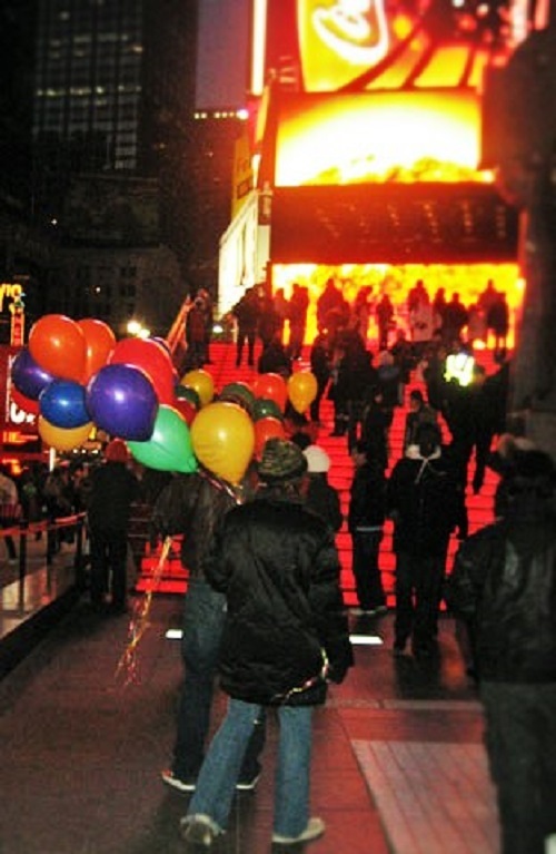 100 Helium Balloons - This is not a Slog