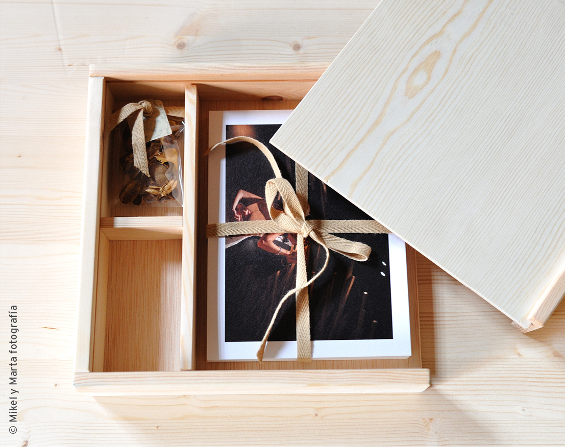 Fine art + wood box - Postalbooks