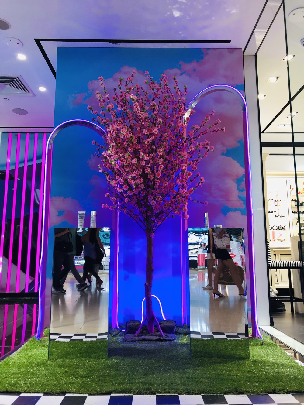 MAC Cosmetics, Campaign Installations - Nicholasongstudio