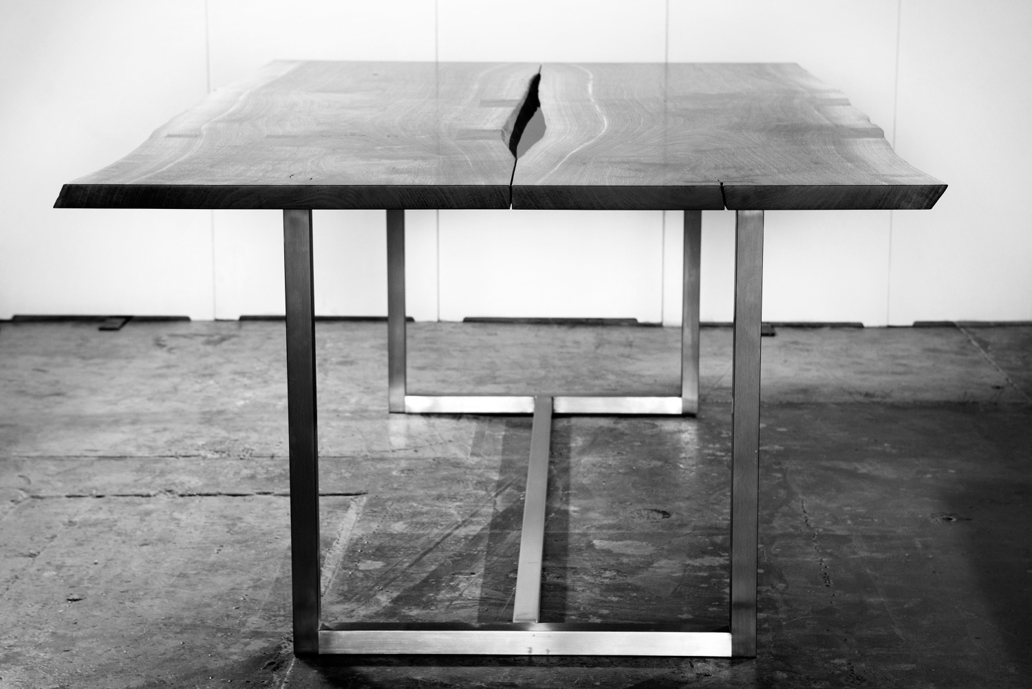 light (gets in) dining table - William Stranger