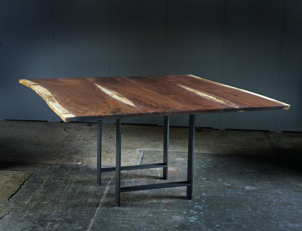 mika dining table - William Stranger
