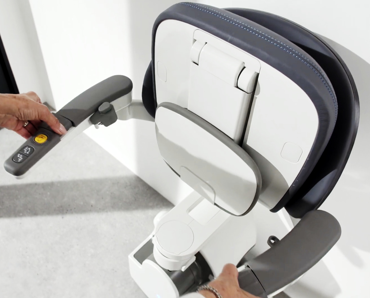 Flow X Stairlift System — THYSSENKRUPP/ ACCESS BDD - MARTIN DRECHSEL ...