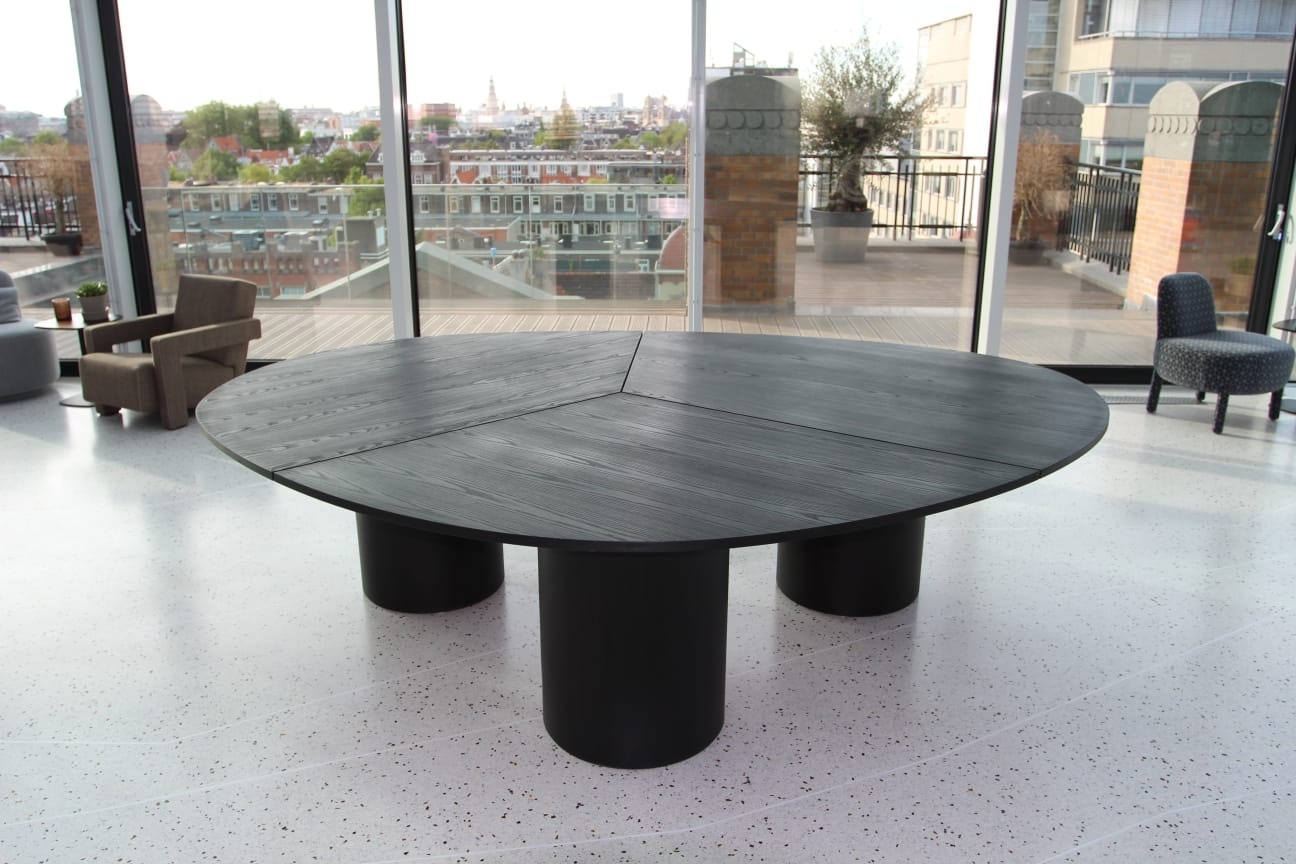 Kami table - www.joostvandervecht.nl