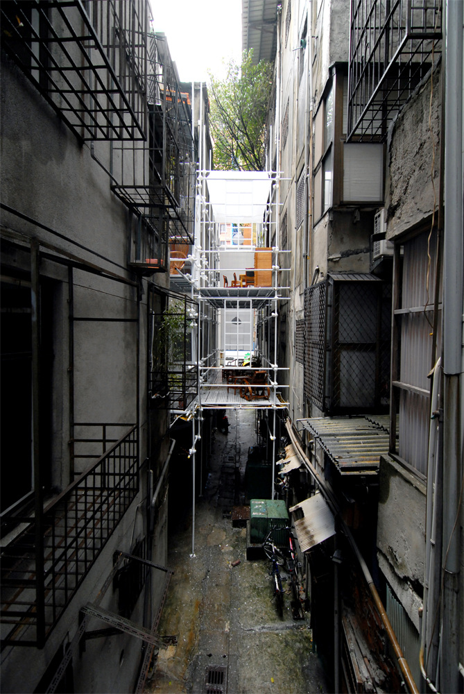 Arcadia in the Back Alley - Huang Chi Teng