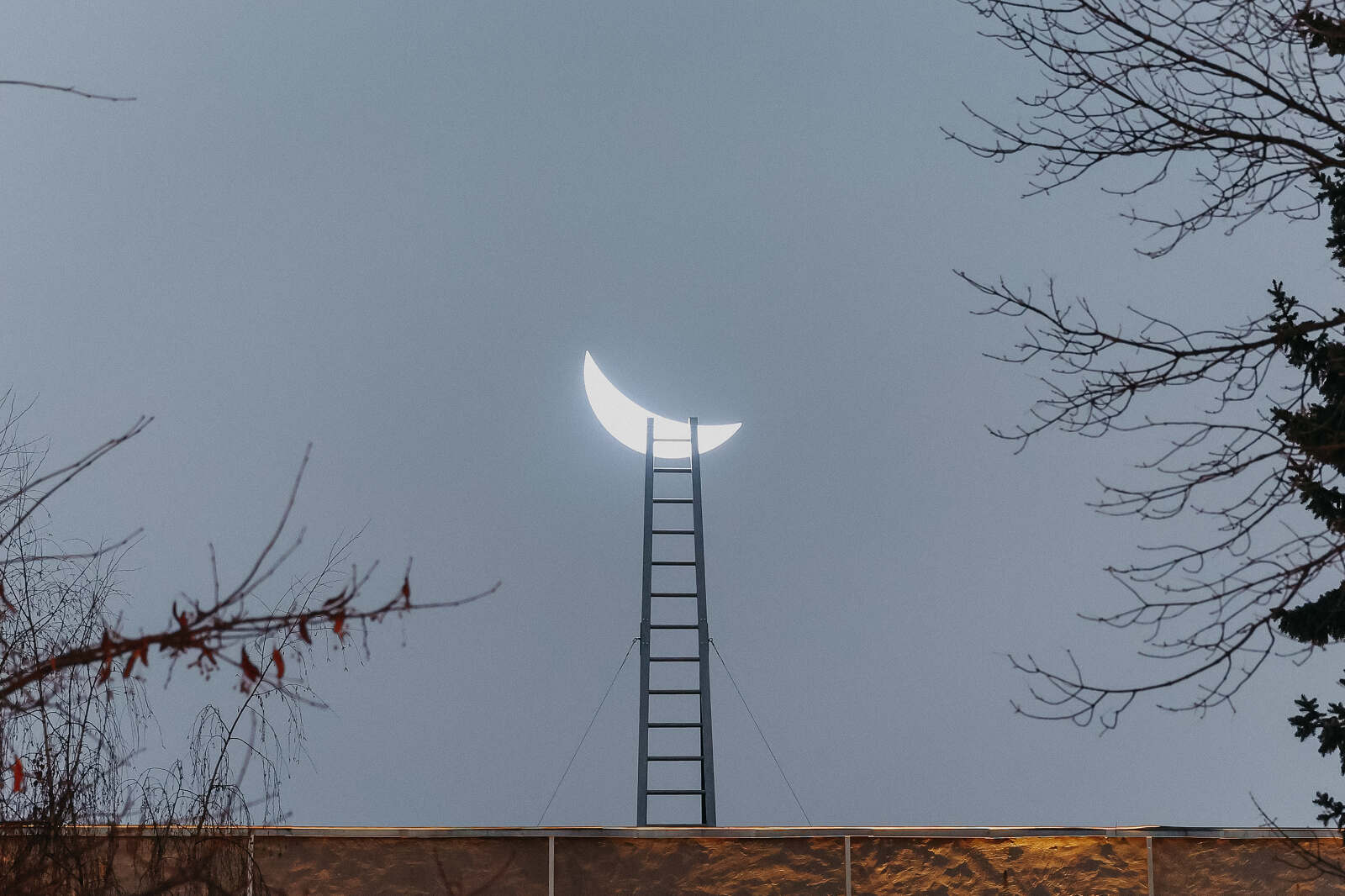 Ladder to the Moon - Leonid Tishkov
