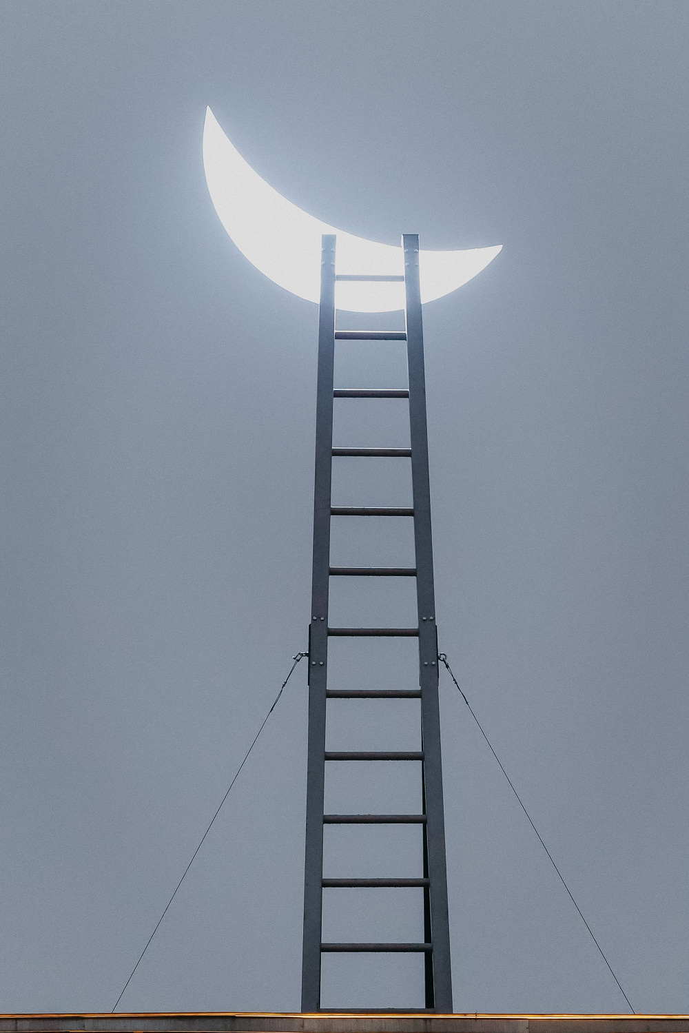 Ladder to the Moon - Leonid Tishkov