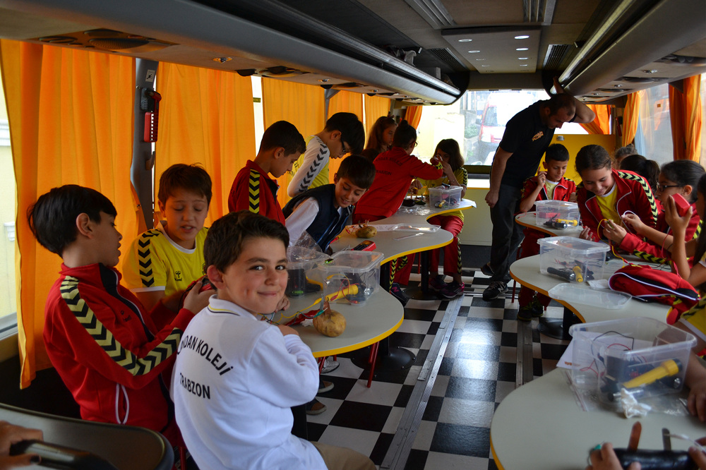 SCIENCE BUS: Renewable Energy - Yasemin Köse