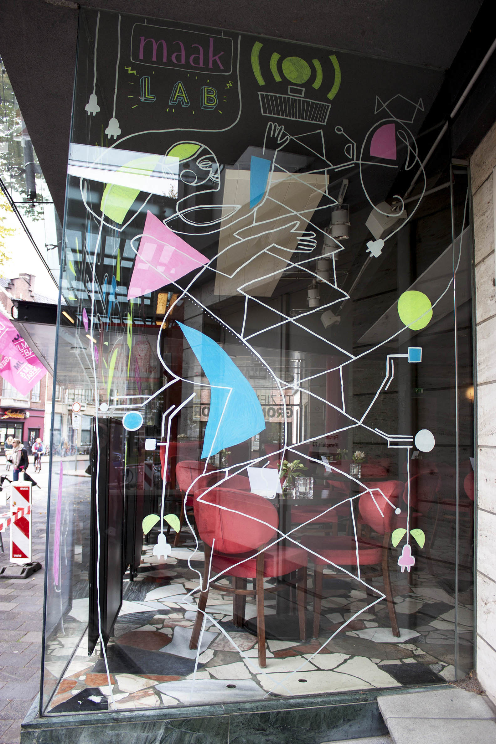 WINDOW & MURAL PAINTINGS - Roos Vink Illustration