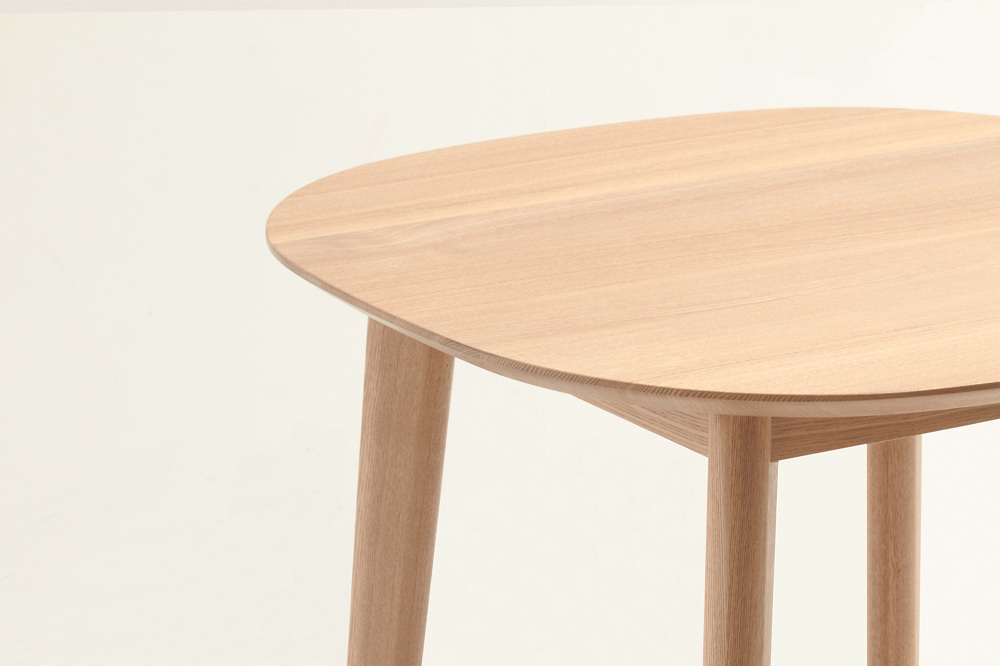 COMMA TABLE - H COMMA