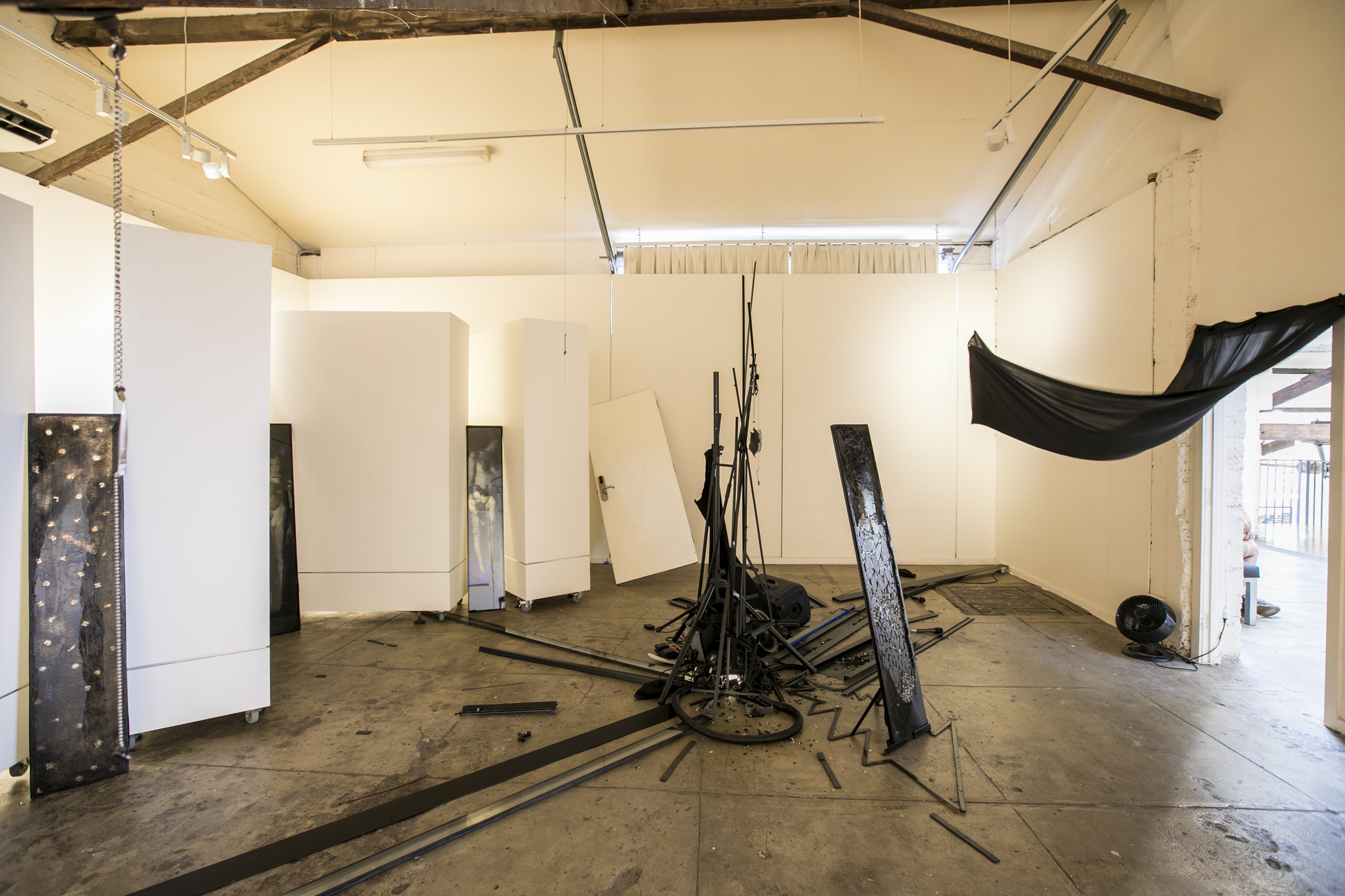 Installation Incinerator Gallery - Bon Mott