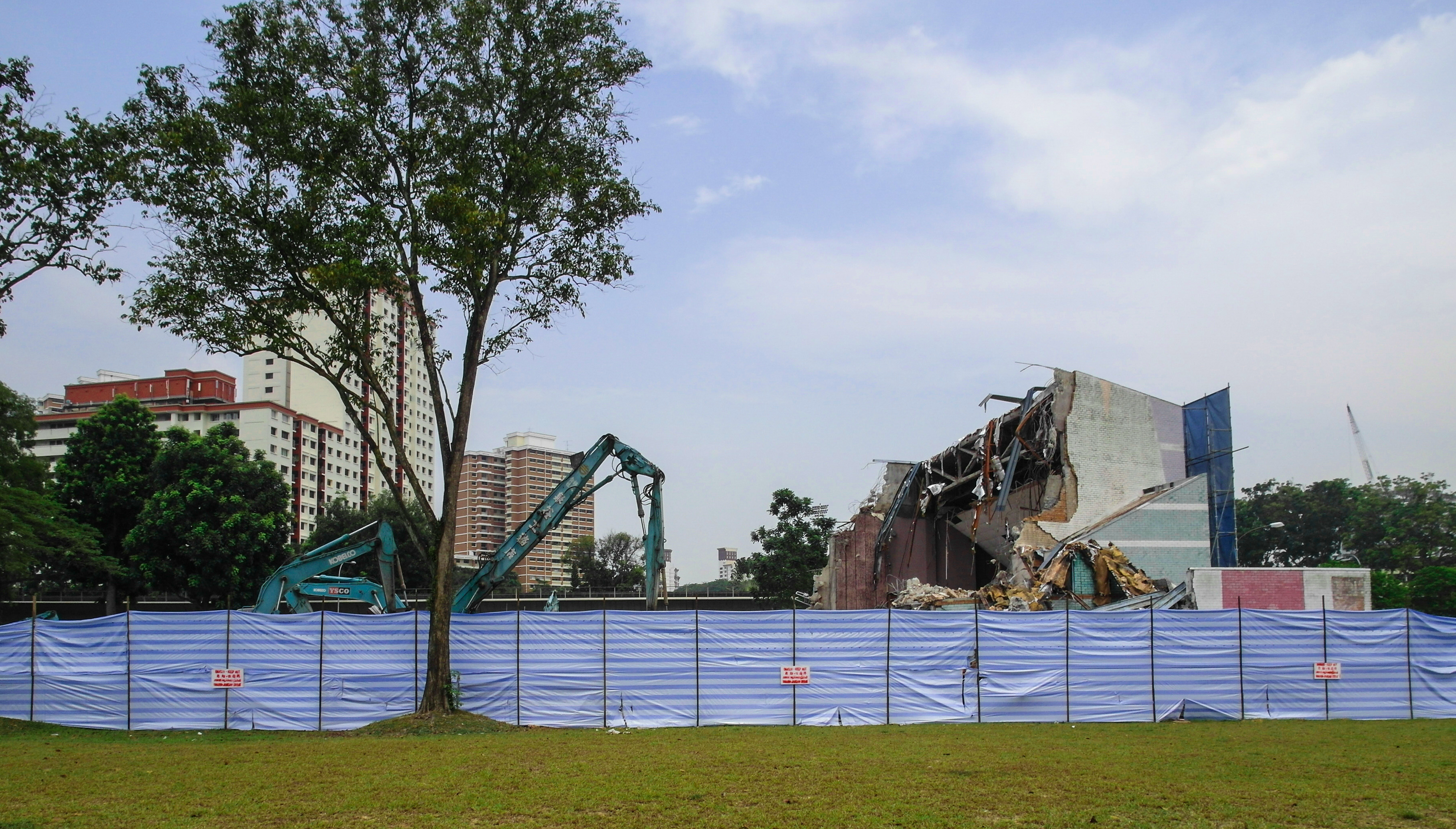 Singapore: Constructions, Demolitions, Re-constructions - Patricia Chia