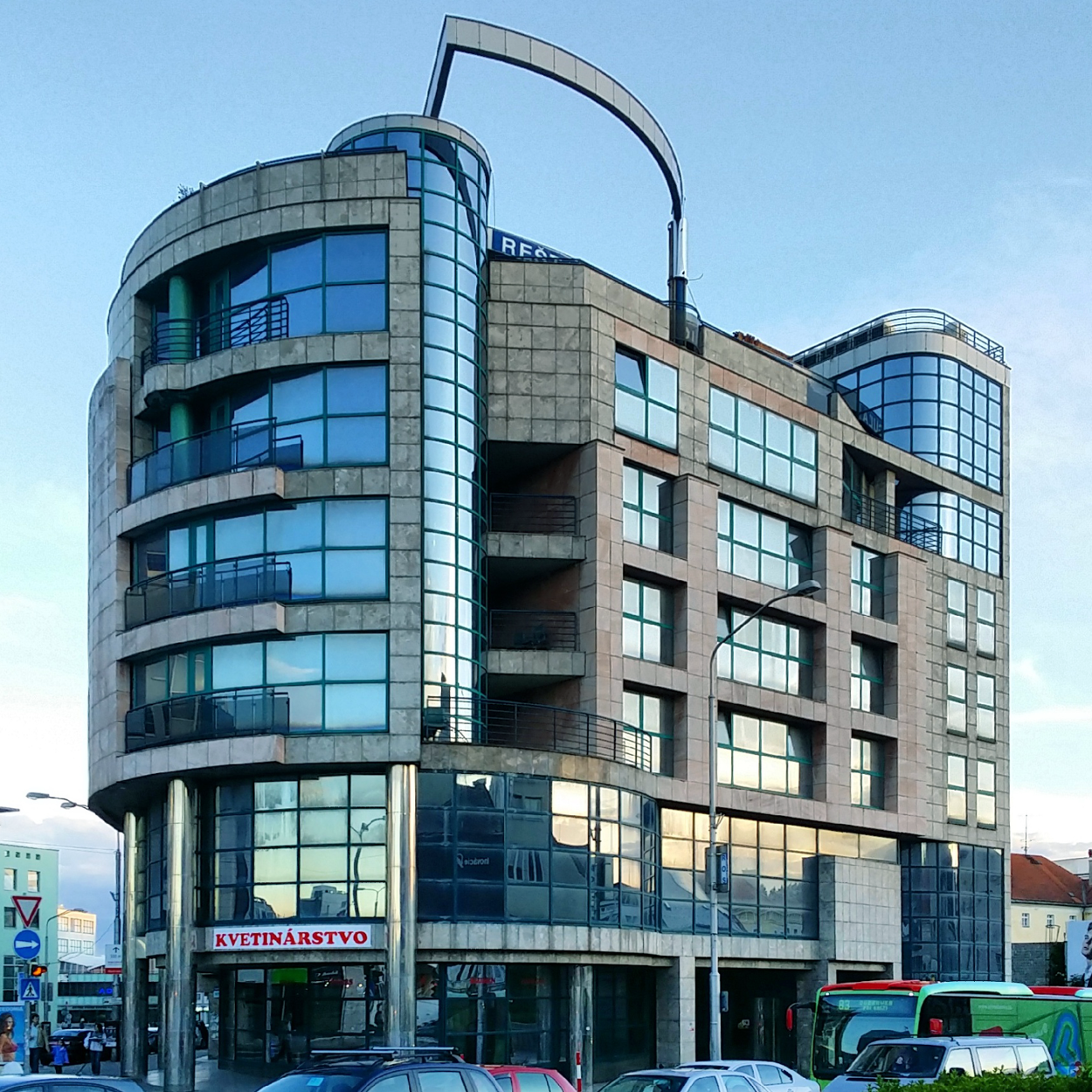 Modrá guľa. Postmoderna - Miesta Mesta