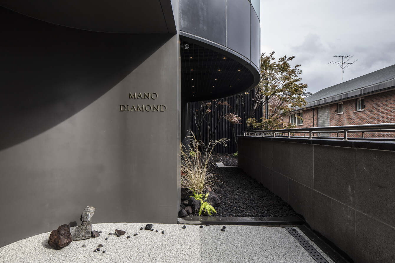 MANO DIAMOND - www.KIWOONG HONG.com