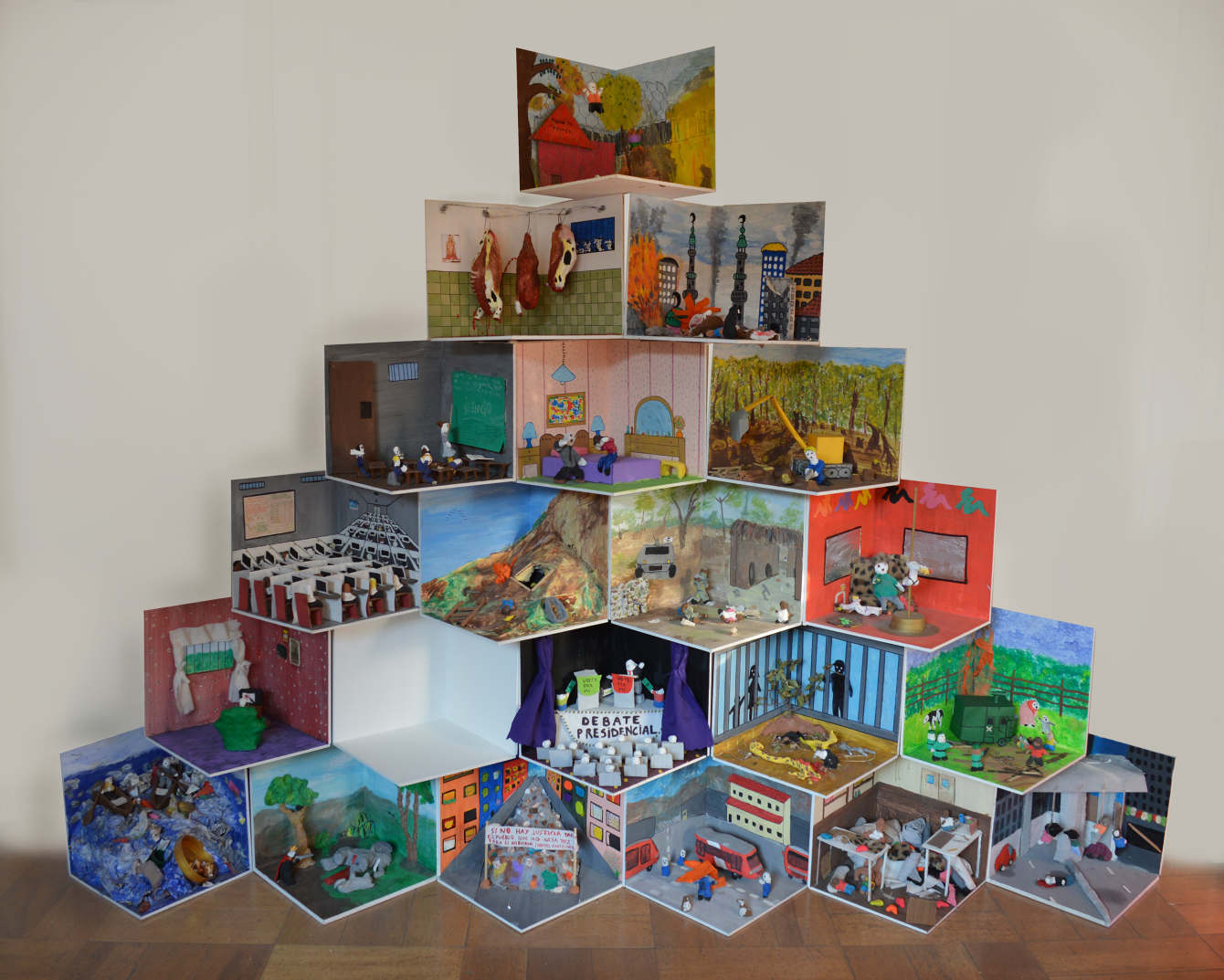 Memoria fabricada (dioramas) - Fernanda Nuñez