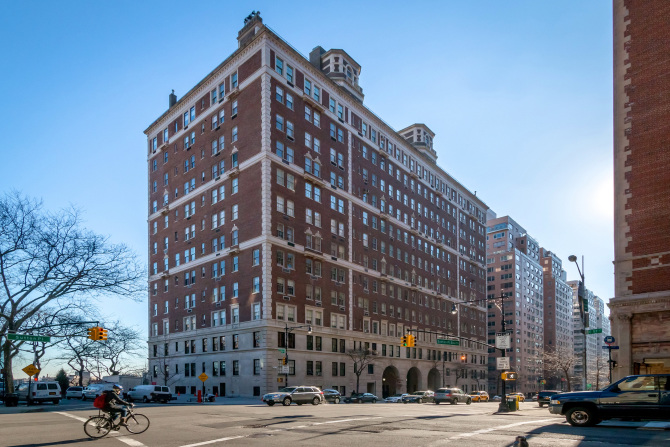 One Sutton Place South - Jonathan Lundstrom