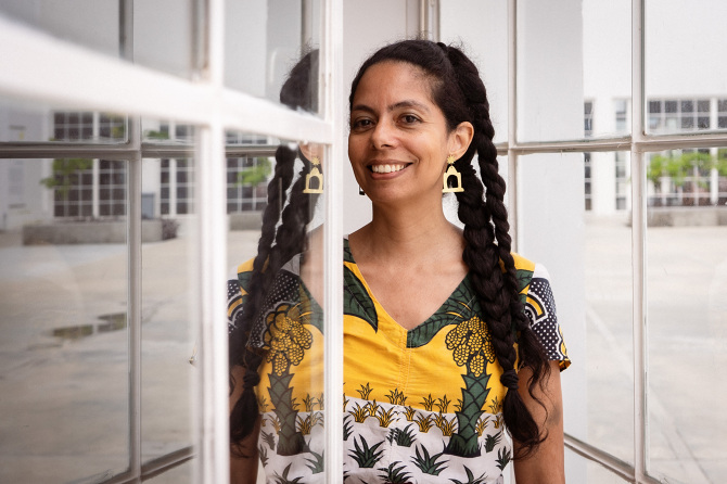 bio / cv - Aline Motta