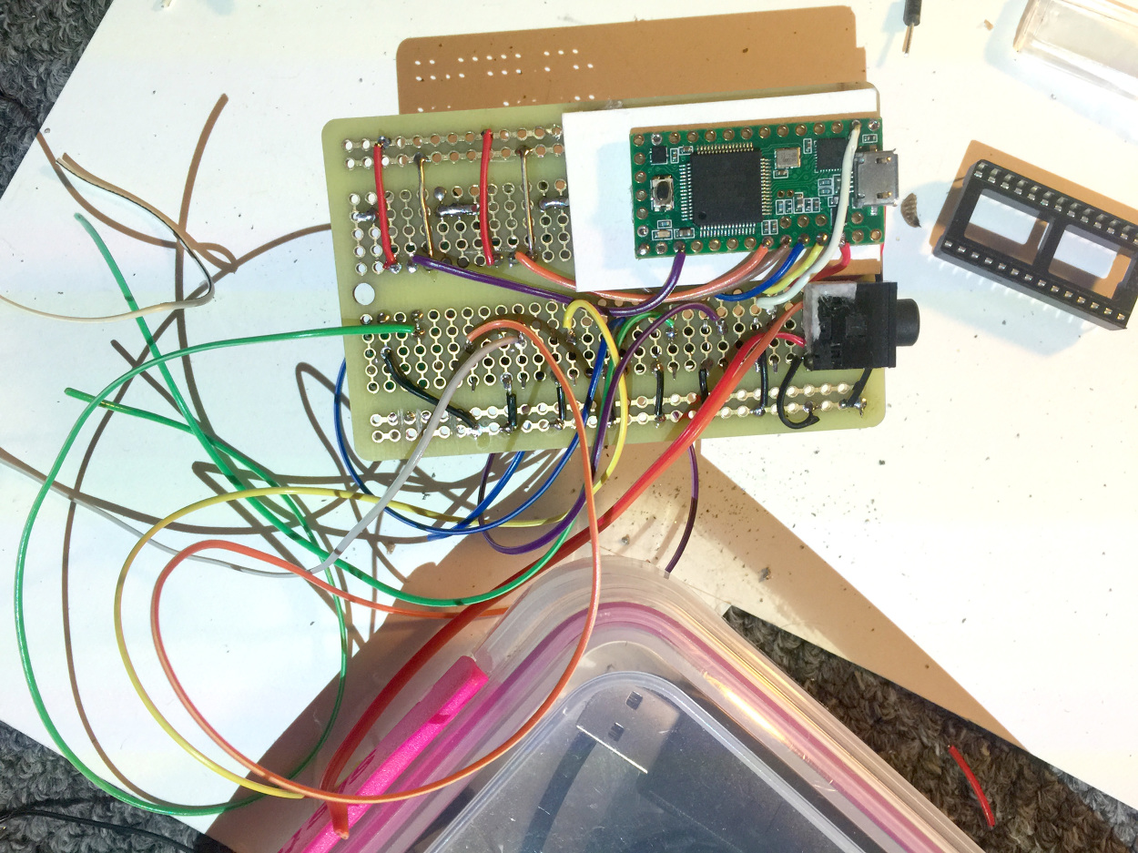 Micro Synth - gr4yscale