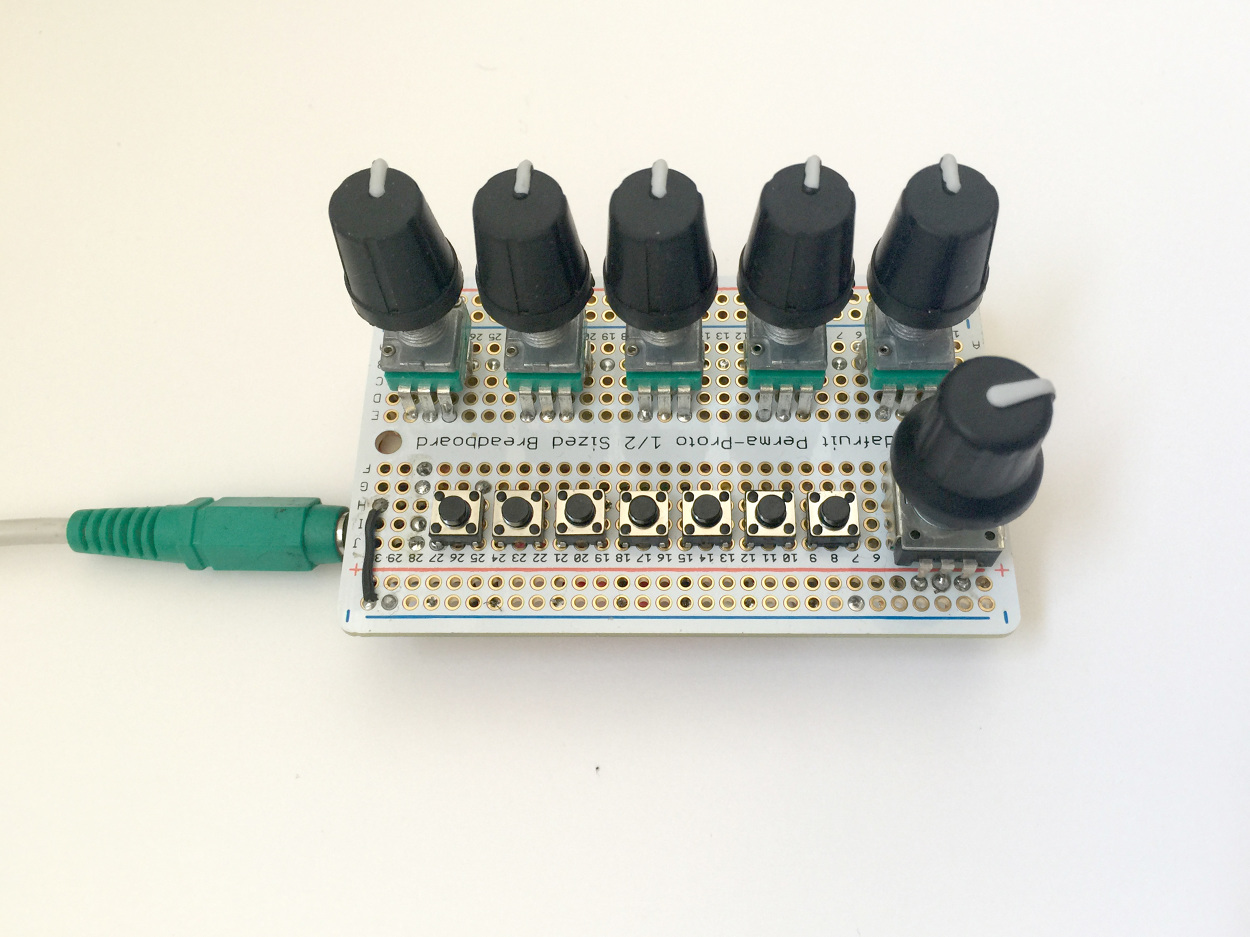 Micro Synth - gr4yscale