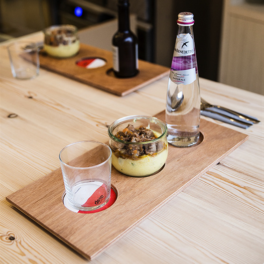 deèp Restaurant Visual Identity - www.cvargas.com