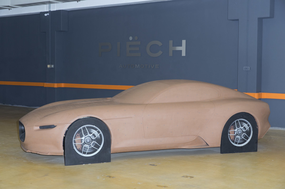 Anton Piech und Rea Stark Rajcic mit ihrem neuen Sportwagen Mark Zero ...