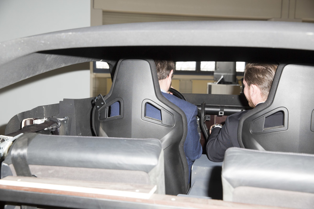 Anton Piech und Rea Stark Rajcic mit ihrem neuen Sportwagen Mark Zero ...