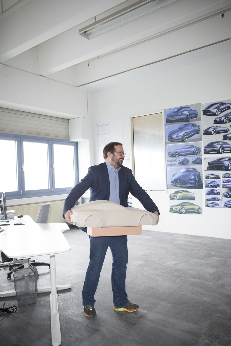 Anton Piech und Rea Stark Rajcic mit ihrem neuen Sportwagen Mark Zero ...