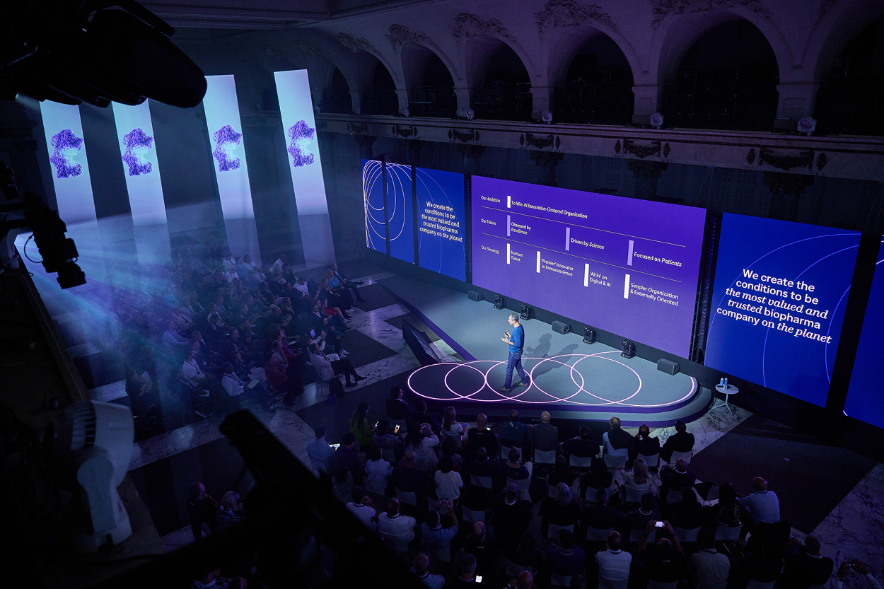 Sanofi Conference Stage - 3D Design, 3D Visuals - Henry Gray