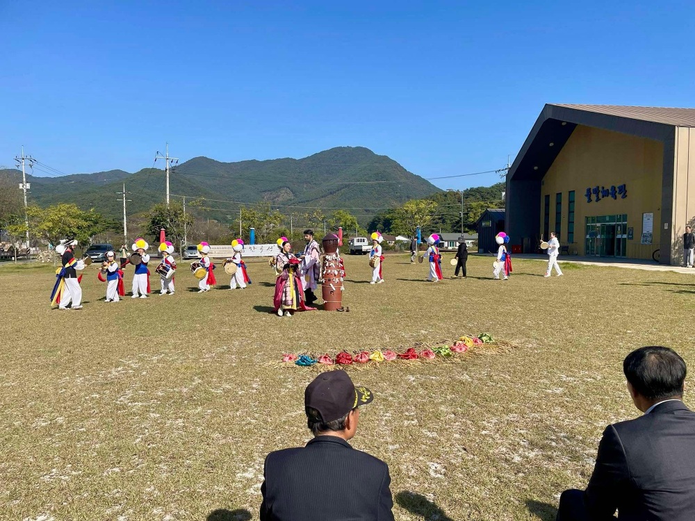 How to Carry Stones Project: 복/Bok/Blessing by Kyuja Bae In ...